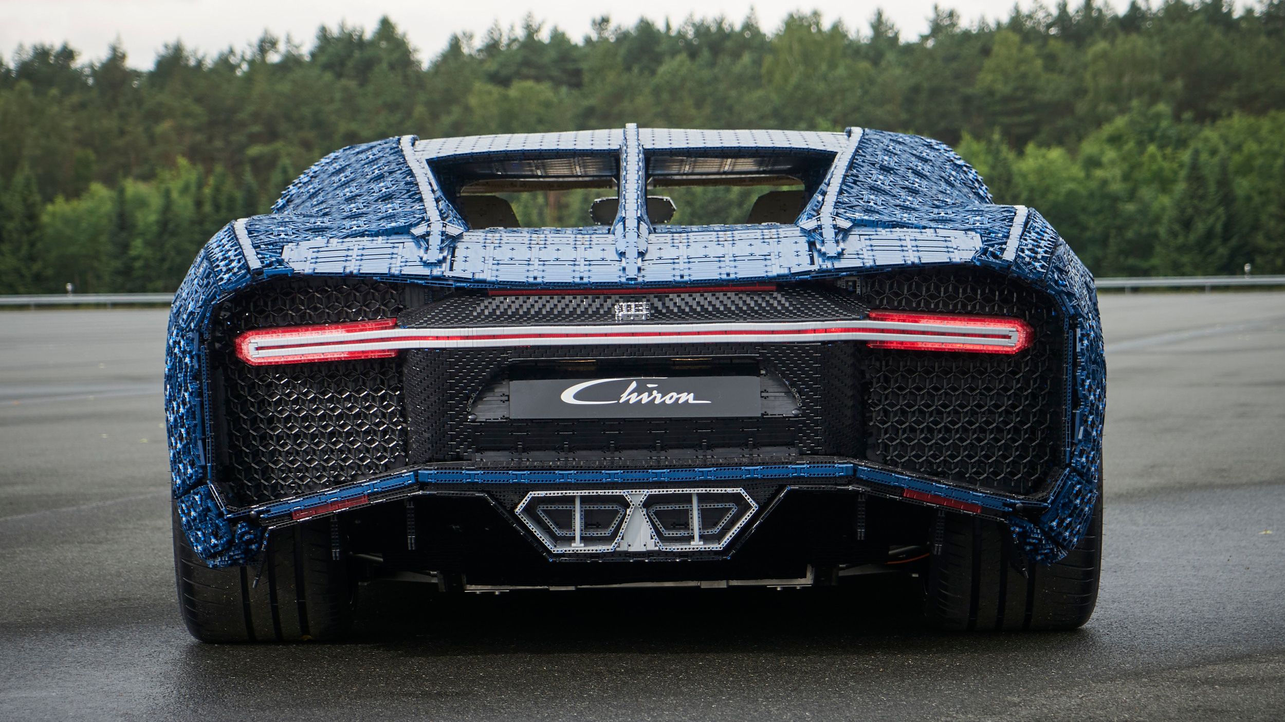 З Lego зібрали повномасштабну копію Bugatti Chiron, що їздить
