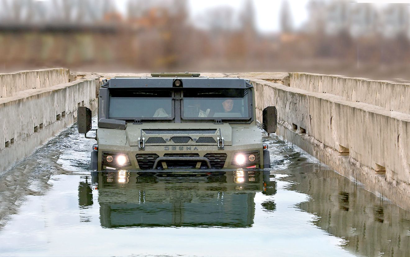 На полигоне ХК "АвтоКрАЗ" прошли испытания бронемашины "Десна" - Auto24