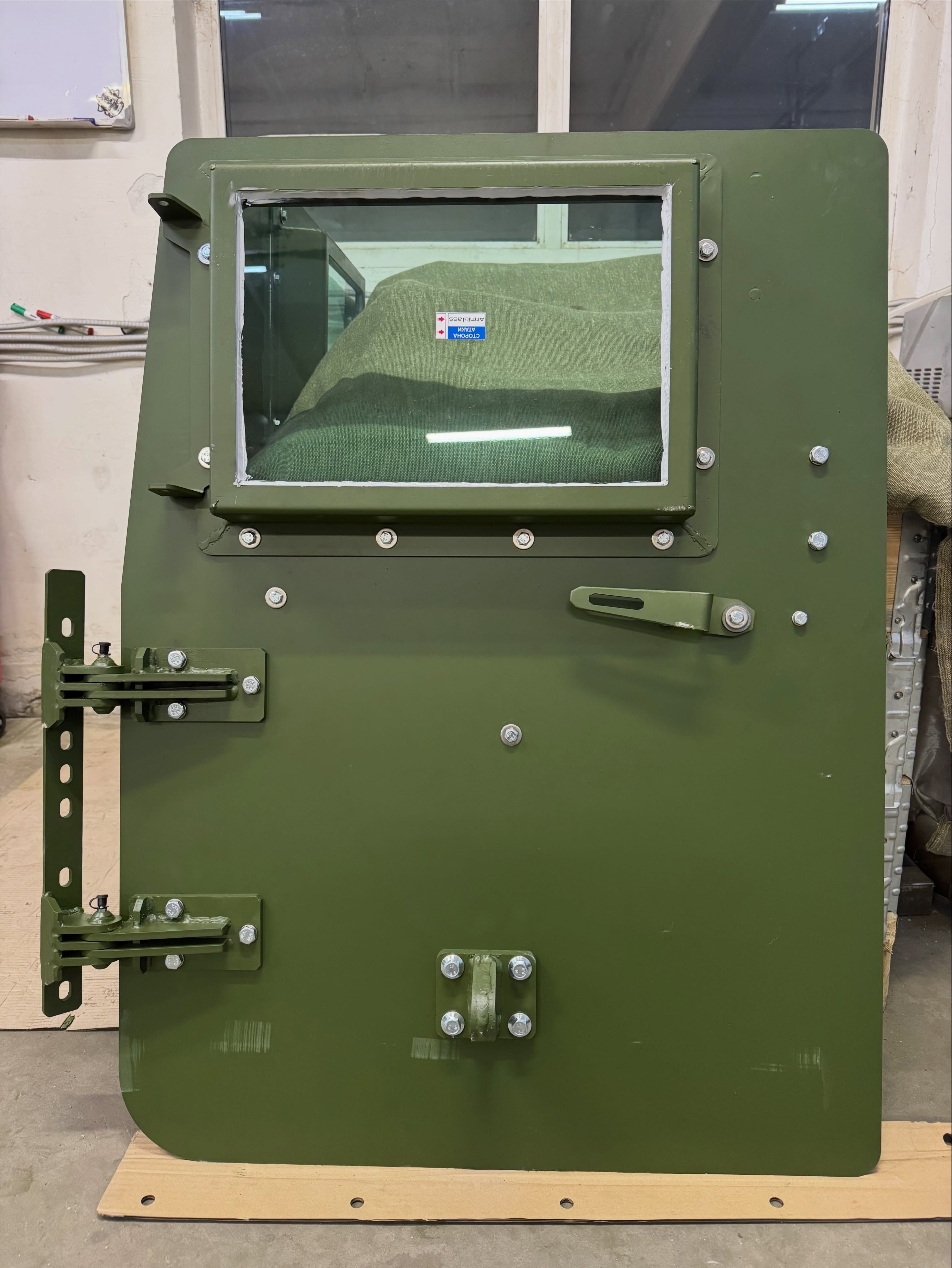 Звичайні армійські машини Humvee українські фахівці "одягають" у ...