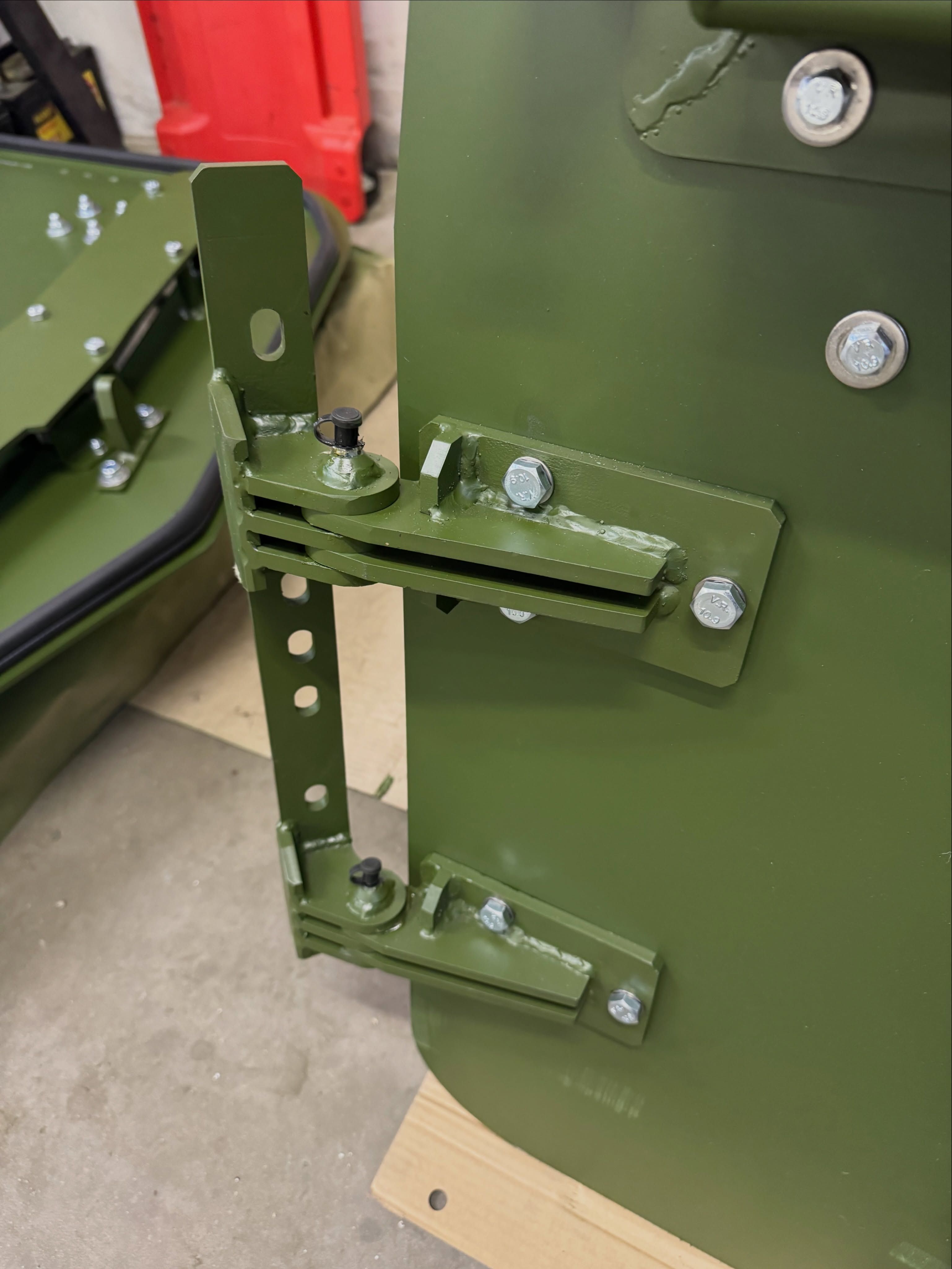 Звичайні армійські машини Humvee українські фахівці "одягають" у ...
