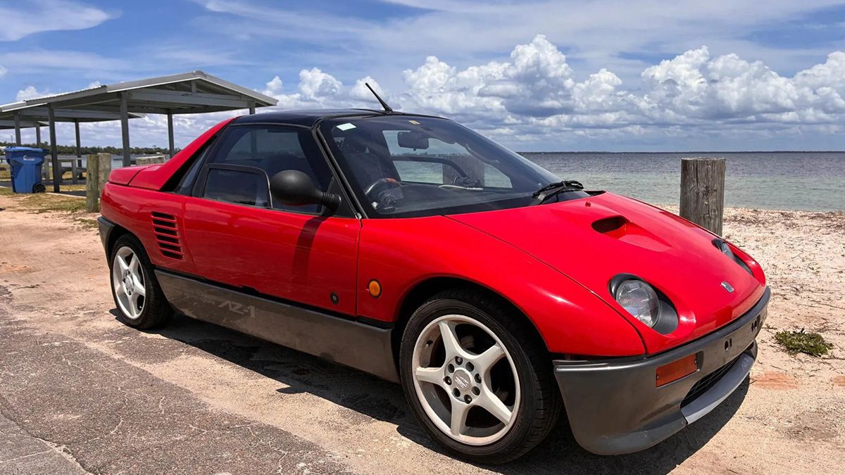 Редкий кей-кар Mazda Autozam AZ1 был продан на аукционе за 23 500 долларов