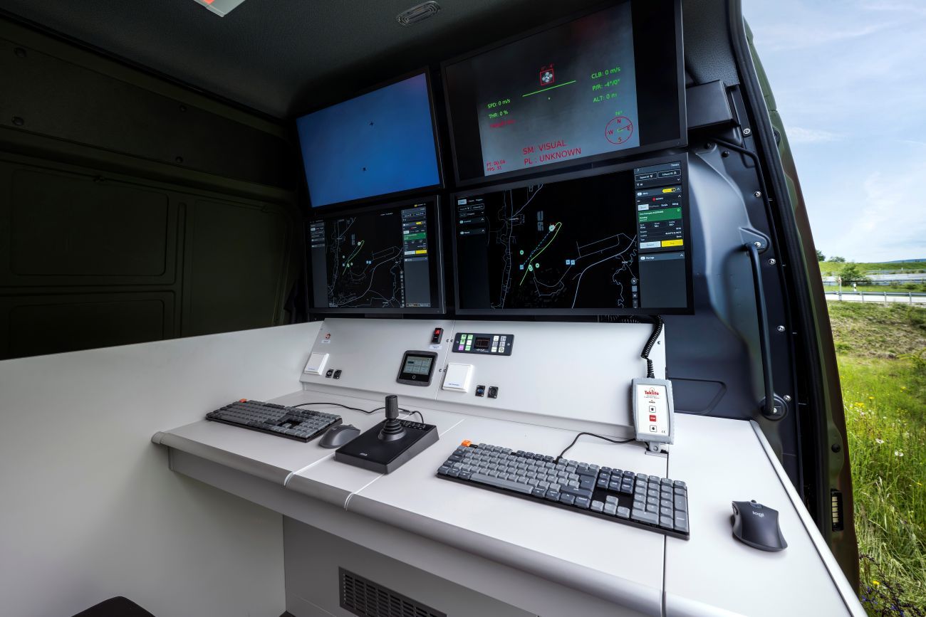 Mercedes-Benz та Daimler Truck сьогодні дають в Парижі кілька знакових ...