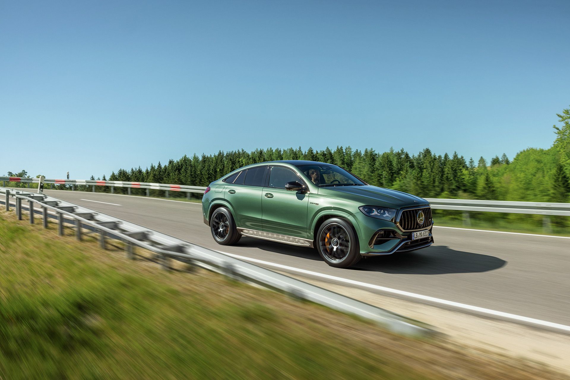 Оновлені Mercedes-AMG GLE 63 S та GLS 63 отримали новий двигун V8