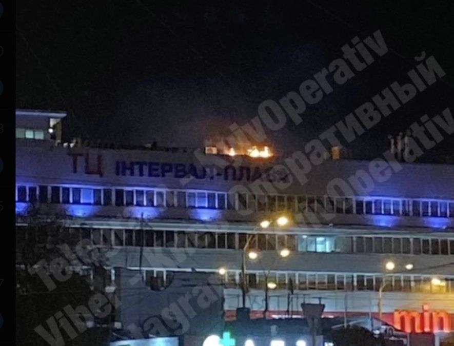 В Киеве вспыхнул пожар в торговом центре: крыша в огне – видео с места ...