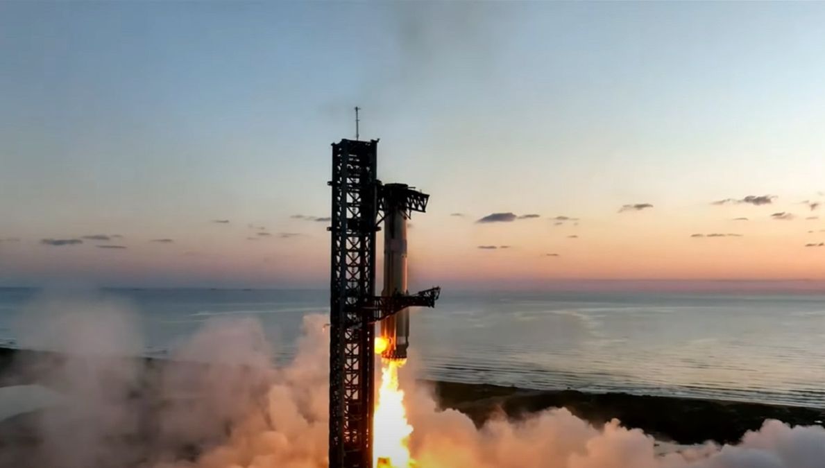 SpaceX поймала ракету-носитель Super Heavy башней Mechazilla - Техно