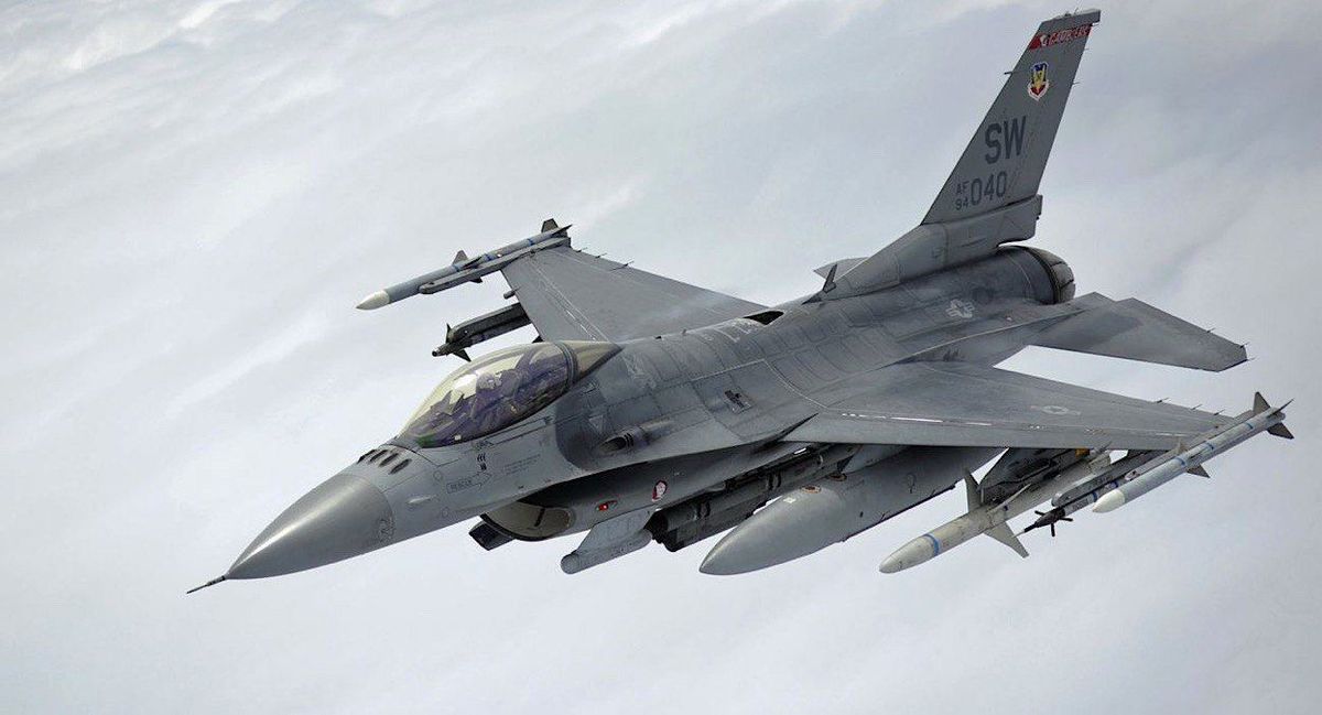 Винищувач F-16 перехопив цивільний літак над резиденцією Трампа - що відомо - 24 Канал